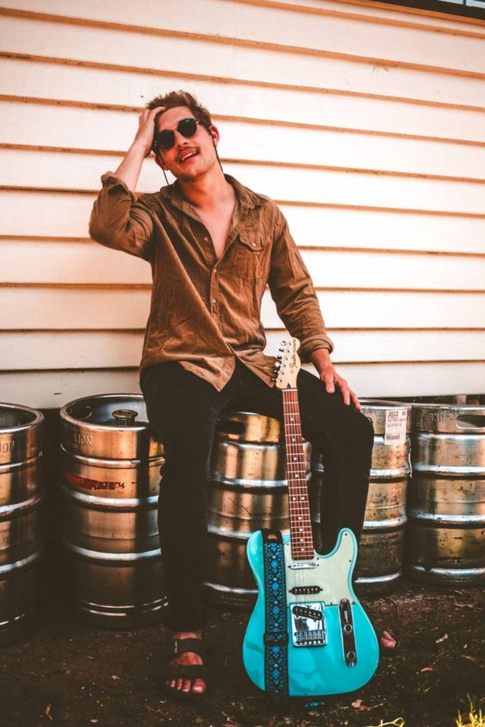 Rising musician Andy Martin releases fast-paced indie-rock song – PLAYY ...