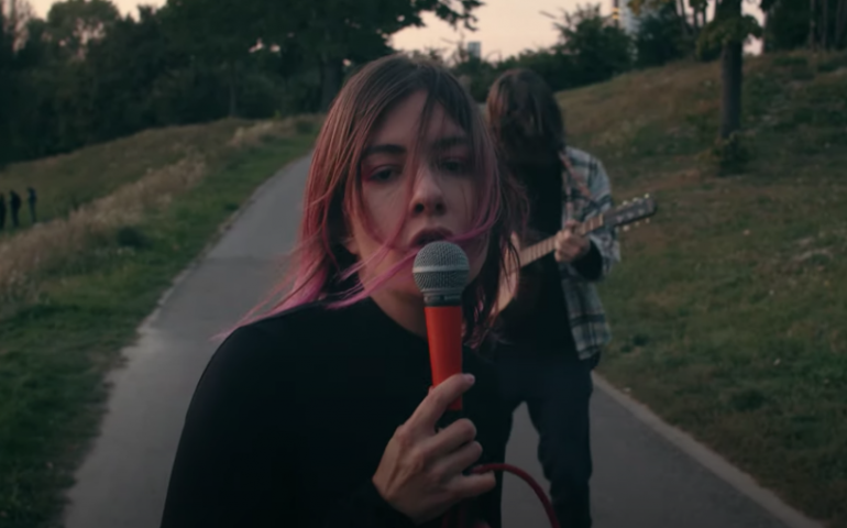 Amadeus Award-winning duo Leyya unveil song ‘The Paper’ – PLAYY. Magazine