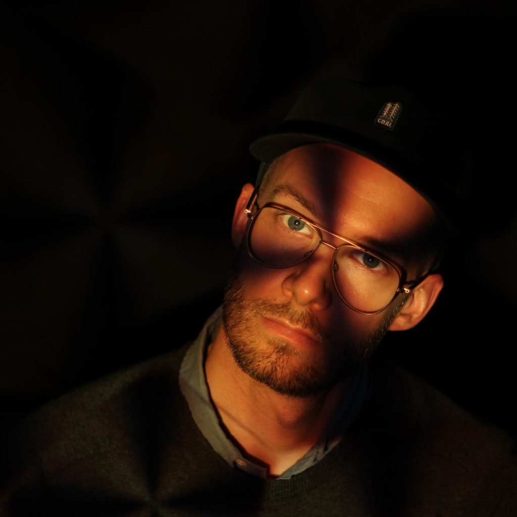 Indie Folk, Creative Intuition, and a Neighbour’s Piano – 5 Minutes ...
